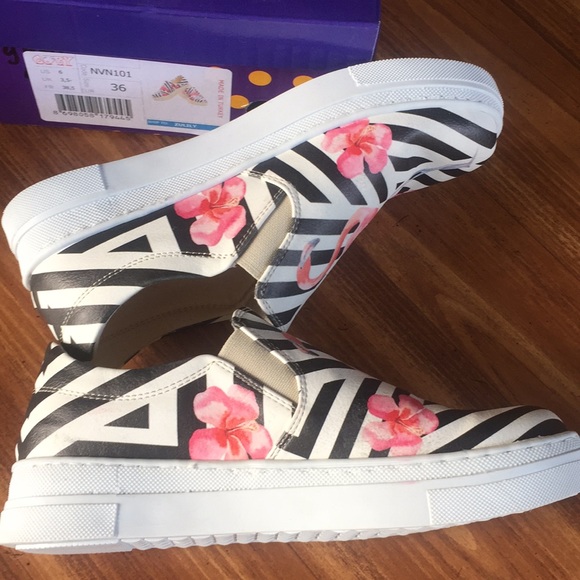 Neefs | Shoes | Neefs Comfortable Walking Shoes Brand New | Poshmark